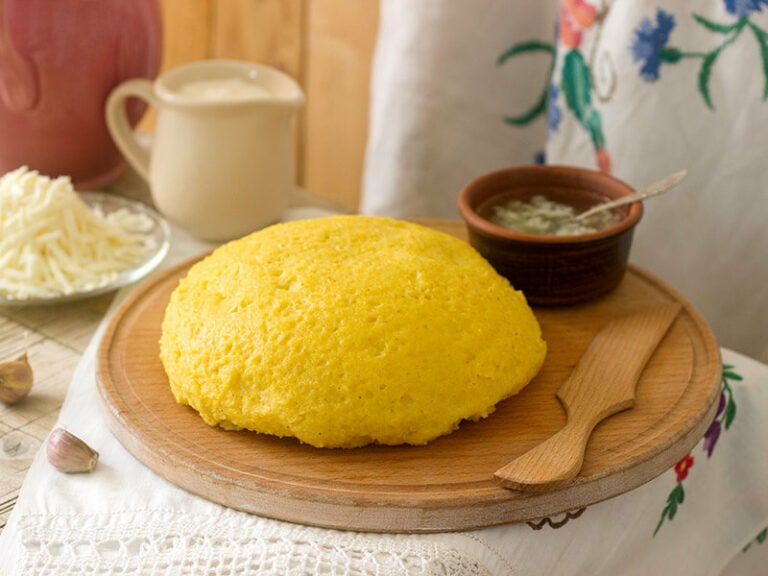 20 Romanian Dishes: Traditional Desserts and Typical Foods