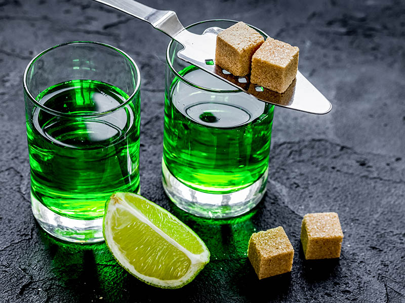 30 Traditional, Authentic, and Typical French Beverages