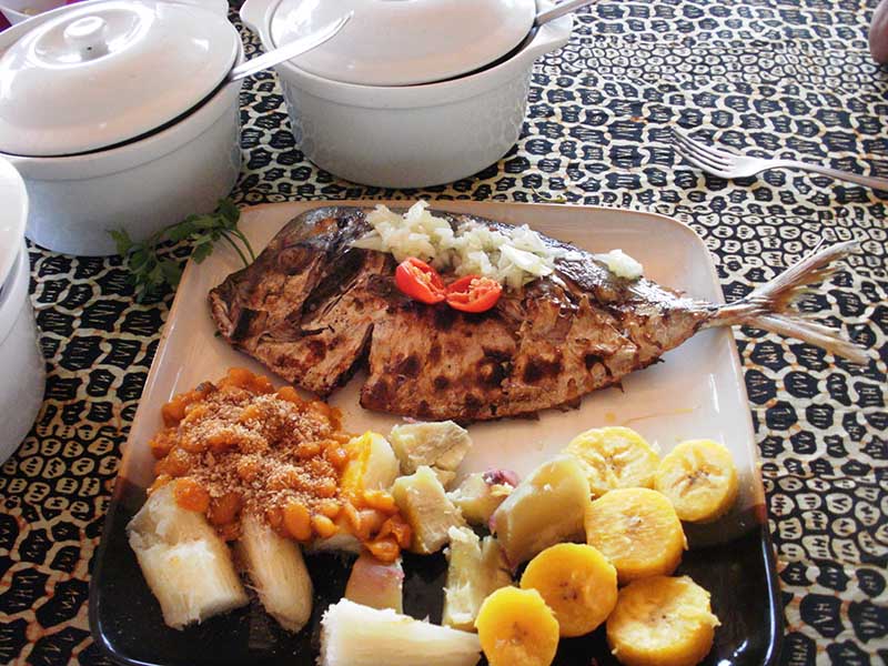 18 Famous Angolan Dishes: Traditional, Street Food and More