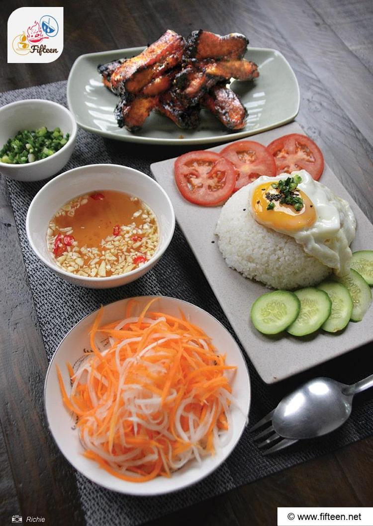 Cơm Tấm Sườn Que Recipe (Vietnamese Broken Rice with Pork Ribs)