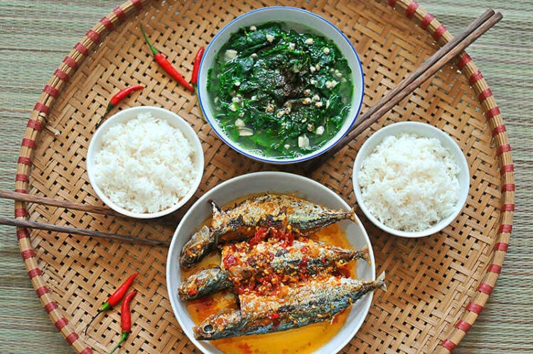 Typical Vietnamese Family Meals: Factors and Popular Dishes