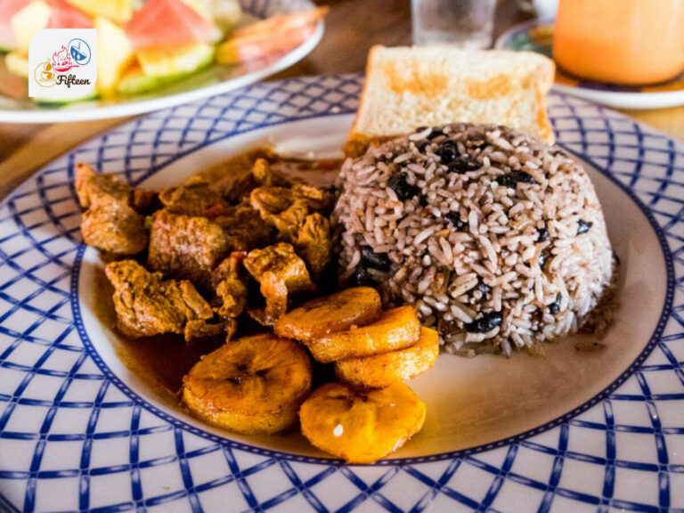 27 Famous Costa Rican Traditional Dishes and Street Foods