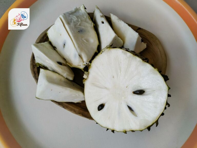 29 White Fruits with Their Healthy Benefits (with Pictures)